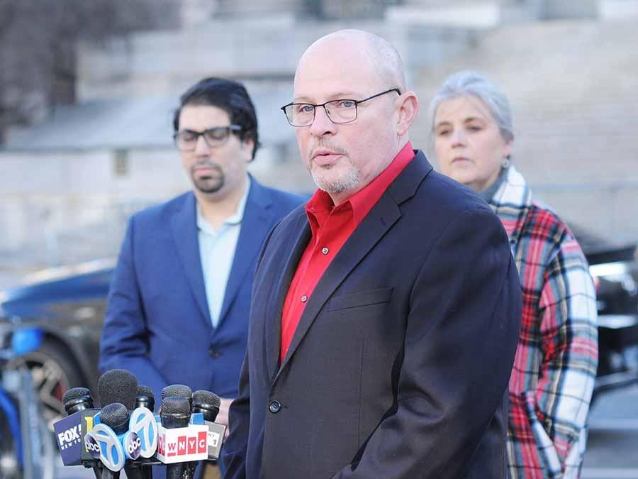 UFT lawsuit takes on mayor’s budget cuts