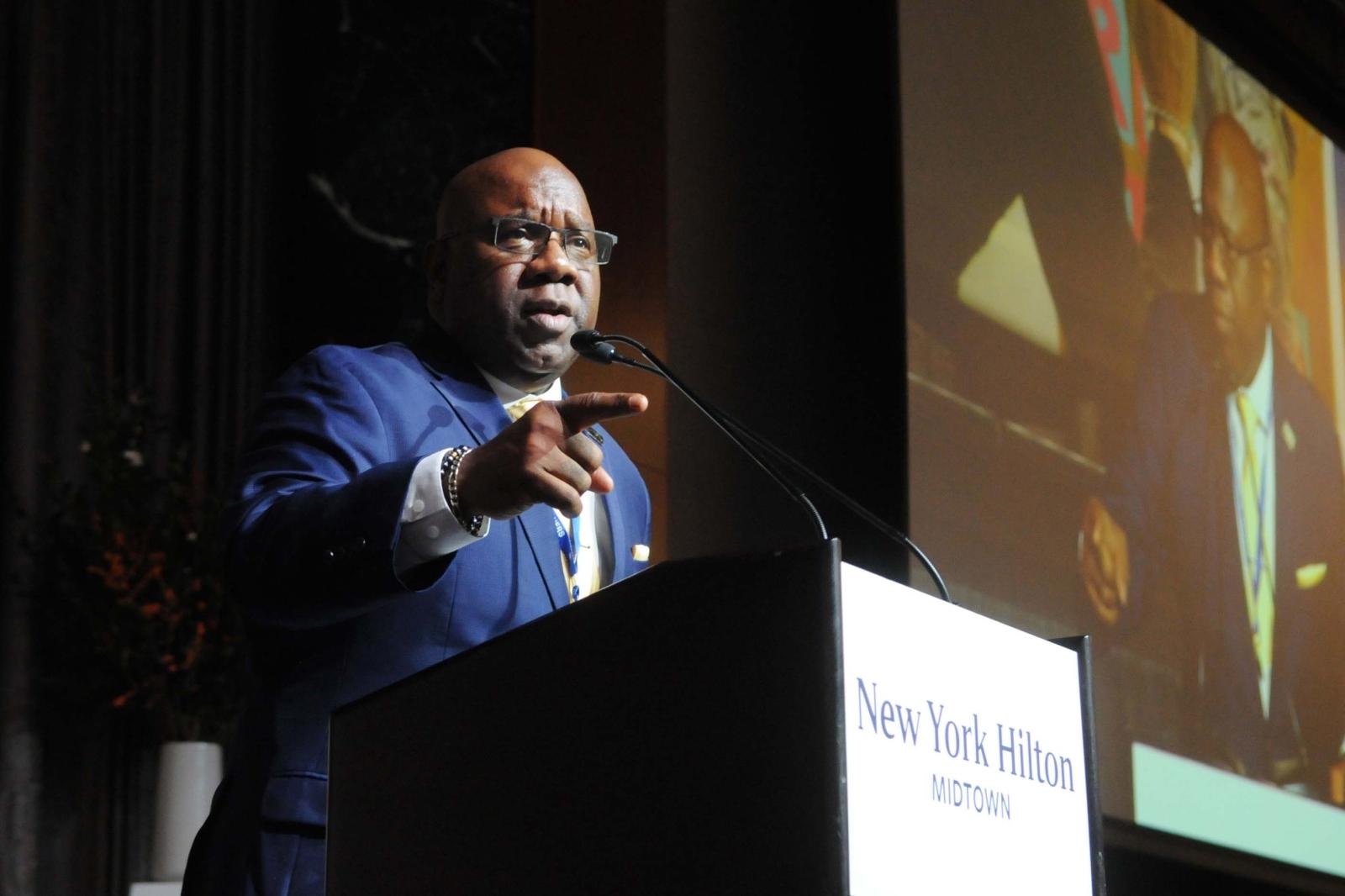 UFT Secretary LeRoy Barr awarded highest honor